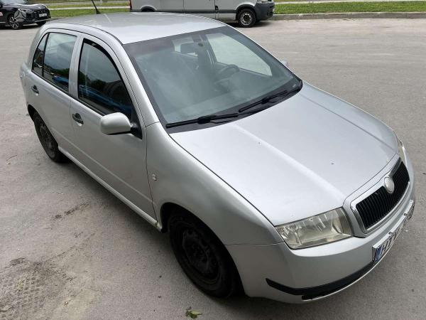 Grey Skoda Fabia 2003 in Klaipeda, with an engine capacity of 1.42 L and mileage of 405 thousand km for 700 €, photo 3 on AUTOMOTO.COM.LV