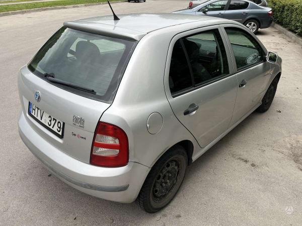 Grey Skoda Fabia 2003 in Klaipeda, with an engine capacity of 1.42 L and mileage of 405 thousand km for 700 €, photo 5 on AUTOMOTO.COM.LV