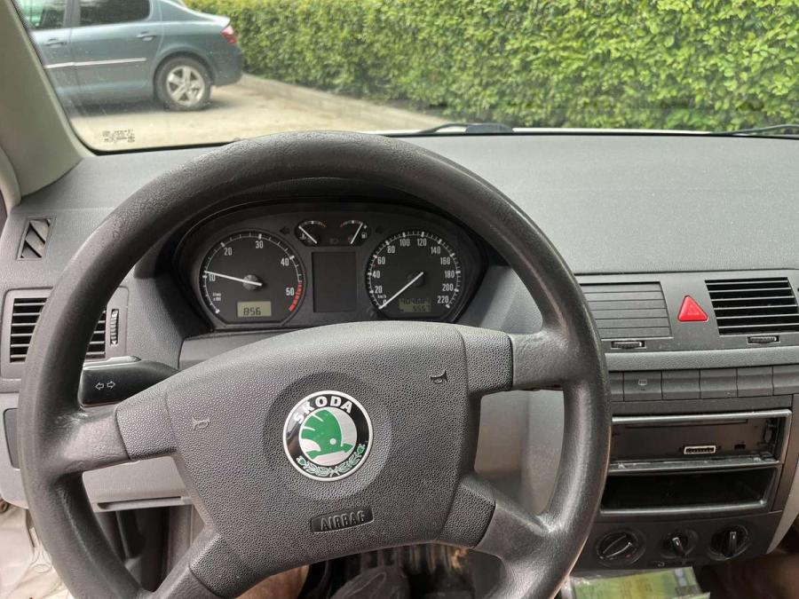 Pelēks Skoda Fabia 2003 Klaipėda, ar dzinēja tilpumu 1.42 L un nobraukumu 405 tūkst. km par 700 €, foto 7 vietnē AUTOMOTO.COM.LV