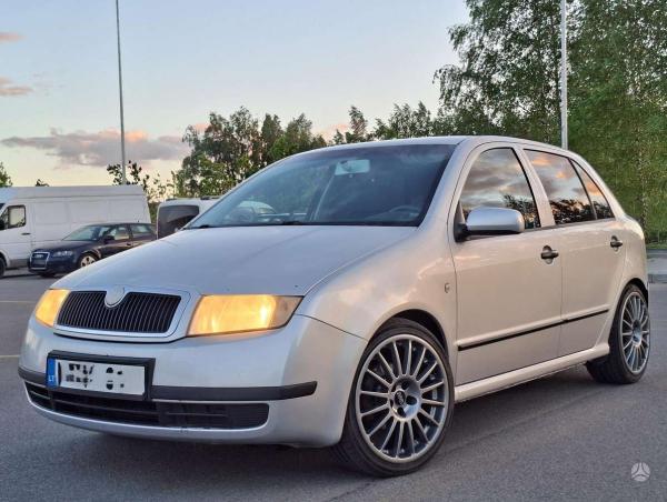 Grey Skoda Fabia 2003 in Vilnius, with an engine capacity of 1.90 L and mileage of 290 thousand km for 1700 €, photo 1 on AUTOMOTO.COM.LV