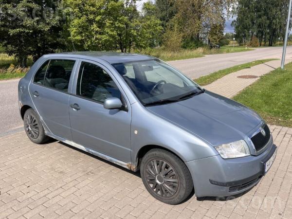 Skoda Fabia 2003 in Limbazi on AUTOMOTO.COM.LV Grey Skoda Fabia 2003 in Limbazi, with an engine capacity of 1.90 L and mileage of 289 thousand km for 850 €, photo 4 on AUTOMOTO.COM.LV