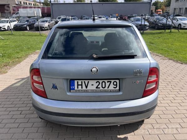 Skoda Fabia 2003 in Limbazi on AUTOMOTO.COM.LV Grey Skoda Fabia 2003 in Limbazi, with an engine capacity of 1.90 L and mileage of 289 thousand km for 850 €, photo 6 on AUTOMOTO.COM.LV