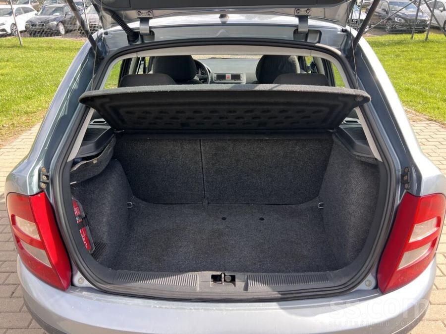 Grey Skoda Fabia 2003 in Limbazi, with an engine capacity of 1.90 L and mileage of 289 thousand km for 850 €, photo 8 on AUTOMOTO.COM.LV