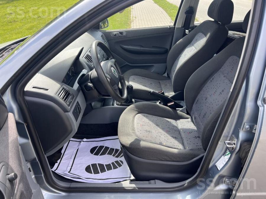 Grey Skoda Fabia 2003 in Limbazi, with an engine capacity of 1.90 L and mileage of 289 thousand km for 850 €, photo 9 on AUTOMOTO.COM.LV