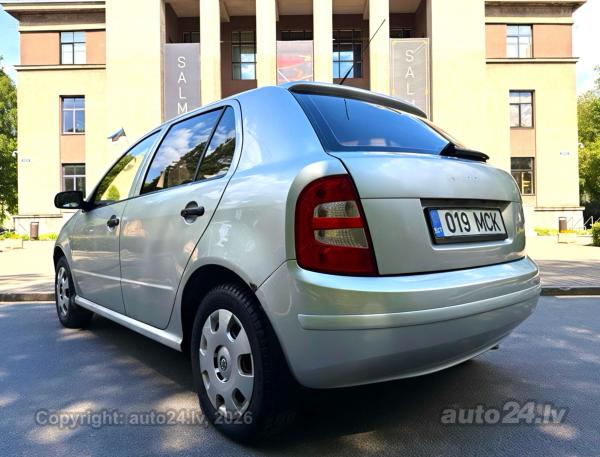 Pelēks Skoda Fabia 2004 Tallina, ar dzinēja tilpumu 1.20 L un nobraukumu 174 tūkst. km par 999 €, foto 4 vietnē AUTOMOTO.COM.LV