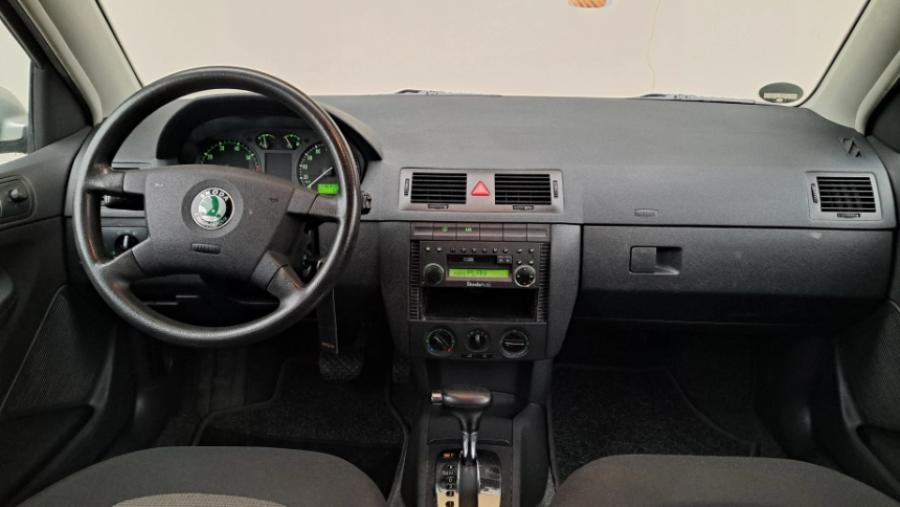 Pelēks Skoda Fabia 2004 Rīga, ar dzinēja tilpumu 1.40 L un nobraukumu 175 tūkst. km par 2850 €, foto 3 vietnē AUTOMOTO.COM.LV