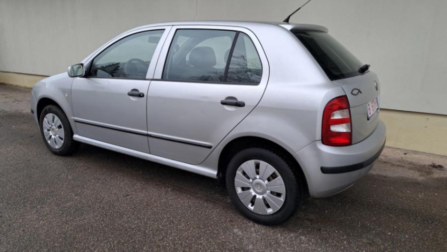 Pelēks Skoda Fabia 2004 Rīga, ar dzinēja tilpumu 1.40 L un nobraukumu 175 tūkst. km par 2850 €, foto 8 vietnē AUTOMOTO.COM.LV