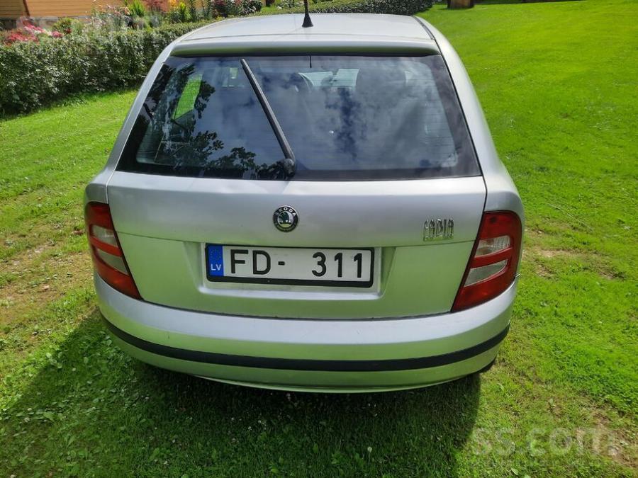 Grey Skoda Fabia 2004 in Preili, with an engine capacity of 1.90 L and mileage of 223 thousand km for 950 €, photo 4 on AUTOMOTO.COM.LV