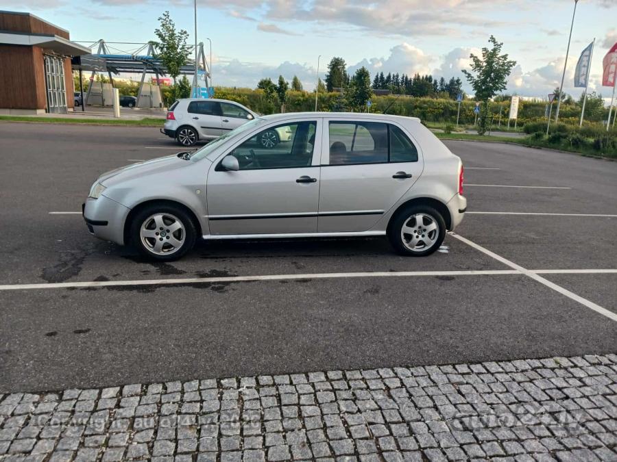 Pelēks Skoda Fabia 2004 Tallina, ar dzinēja tilpumu 1.20 L un nobraukumu 262 tūkst. km par 699 €, foto 1 vietnē AUTOMOTO.COM.LV