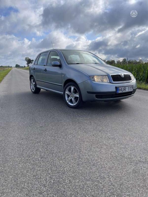 Pelēks Skoda Fabia 2004 Kėdainiai, ar dzinēja tilpumu 1.90 L un nobraukumu 386 tūkst. km par 1350 €, foto 1 vietnē AUTOMOTO.COM.LV