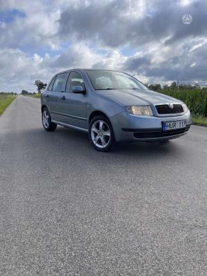 Pelēks Skoda Fabia 2004 Kėdainiai, ar dzinēja tilpumu 1.90 L un nobraukumu 386 tūkst. km par 1350 €, foto  vietnē AUTOMOTO.COM.LV