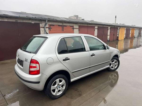 Grey Skoda Fabia 2005 in Kaunas, with an engine capacity of 1.39 L and mileage of 220 thousand km for 1150 €, photo 4 on AUTOMOTO.COM.LV