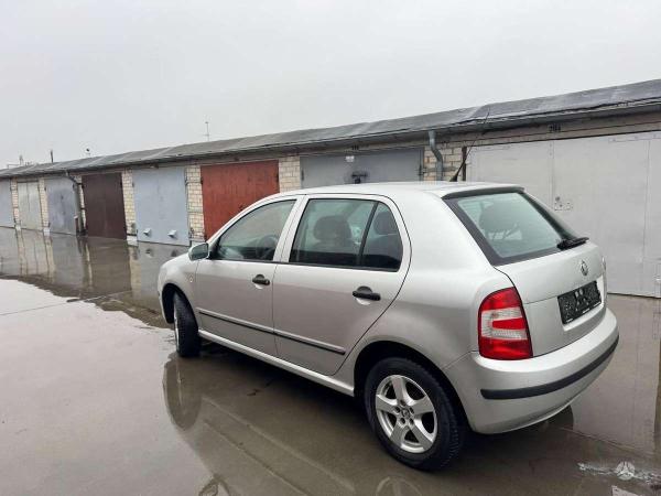 Grey Skoda Fabia 2005 in Kaunas, with an engine capacity of 1.39 L and mileage of 220 thousand km for 1150 €, photo 6 on AUTOMOTO.COM.LV