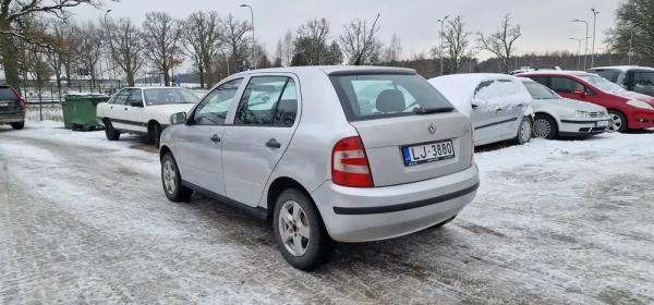 Pelēks Skoda Fabia 2005 Valmiera, ar dzinēja tilpumu 1.40 L un nobraukumu 263 tūkst. km par 880 €, foto 4 vietnē AUTOMOTO.COM.LV