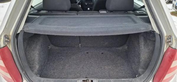 Pelēks Skoda Fabia 2005 Valmiera, ar dzinēja tilpumu 1.40 L un nobraukumu 263 tūkst. km par 880 €, foto 10 vietnē AUTOMOTO.COM.LV