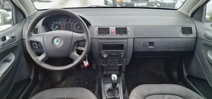Pelēks Skoda Fabia 2005 Valmiera, ar dzinēja tilpumu 1.40 L un nobraukumu 263 tūkst. km par 880 €, foto 8 vietnē AUTOMOTO.COM.LV