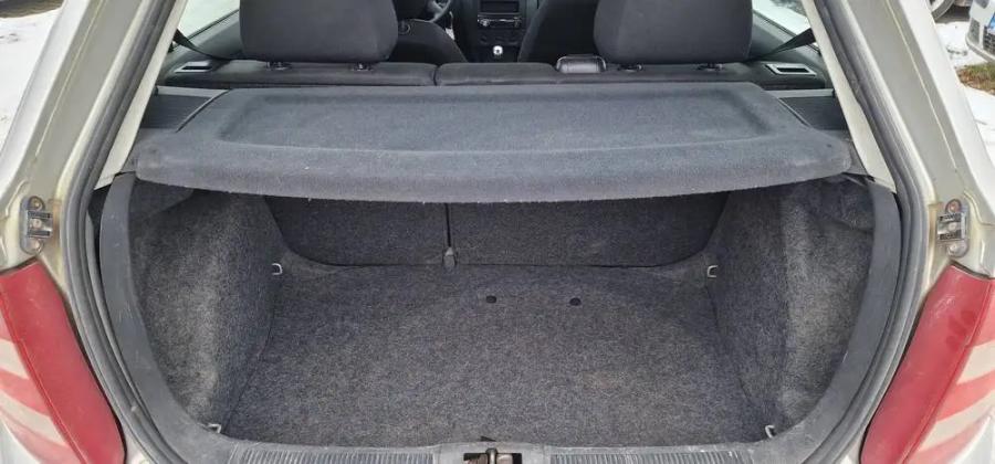 Pelēks Skoda Fabia 2005 Valmiera, ar dzinēja tilpumu 1.40 L un nobraukumu 263 tūkst. km par 880 €, foto 11 vietnē AUTOMOTO.COM.LV