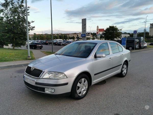 Pelēks Skoda Fabia 2005 Kauņa, ar dzinēja tilpumu 1.90 L un nobraukumu 333 tūkst. km par 2499 €, foto 1 vietnē AUTOMOTO.COM.LV
