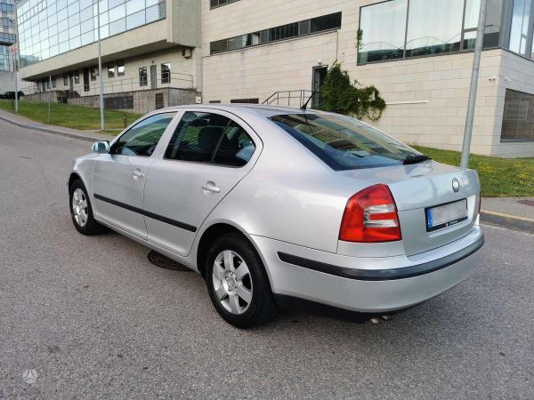 Pelēks Skoda Fabia 2005 Kauņa, ar dzinēja tilpumu 1.90 L un nobraukumu 333 tūkst. km par 2499 €, foto 6 vietnē AUTOMOTO.COM.LV