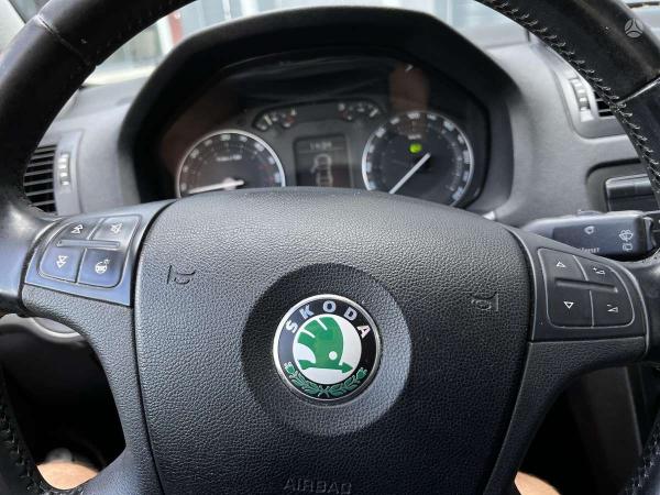 Pelēks Skoda Fabia 2005 Kauņa, ar dzinēja tilpumu 1.90 L un nobraukumu 333 tūkst. km par 2499 €, foto 9 vietnē AUTOMOTO.COM.LV