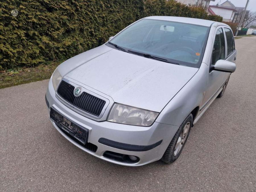 Grey Skoda Fabia 2006 in Marijampole, with an engine capacity of 1.40 L and mileage of 223 thousand km for 850 €, photo 1 on AUTOMOTO.COM.LV