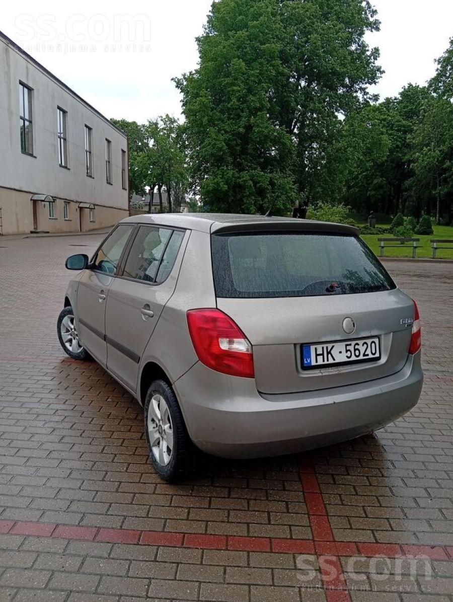 Grey Skoda Fabia 2007 in Riga, with an engine capacity of 1.60 L and mileage of 200 thousand km for 1600 €, photo 5 on AUTOMOTO.COM.LV