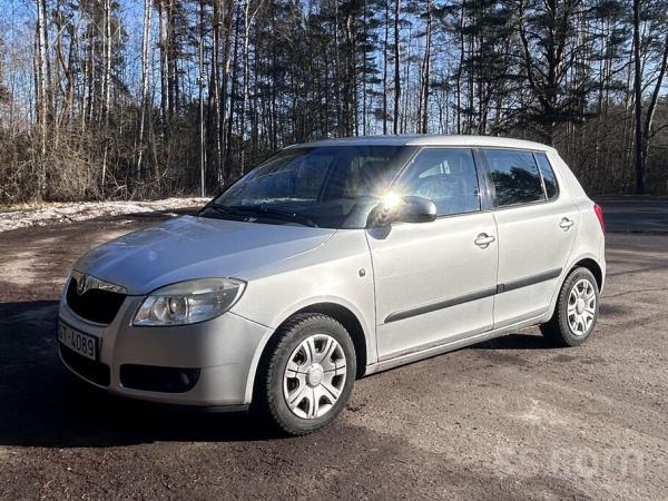 Pelēks Skoda Fabia 2007 Rīga, ar dzinēja tilpumu 1.40 L un nobraukumu 142 tūkst. km par 1500 €, foto 1 vietnē AUTOMOTO.COM.LV