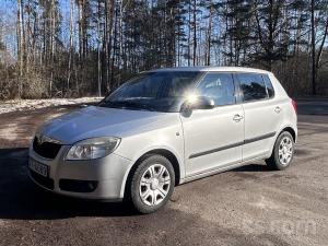 Серый Шкода Фабия 2007 в Рига, объемом двигателя 1.40 л и пробегом 142 тыс. км за 1500 €, фото  на AUTOMOTO.COM.LV
