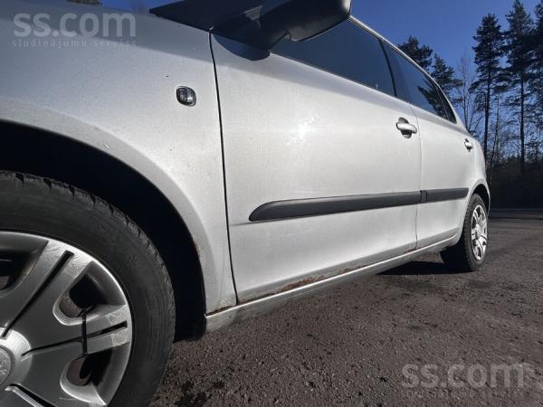 Pelēks Skoda Fabia 2007 Rīga, ar dzinēja tilpumu 1.40 L un nobraukumu 142 tūkst. km par 1500 €, foto 5 vietnē AUTOMOTO.COM.LV