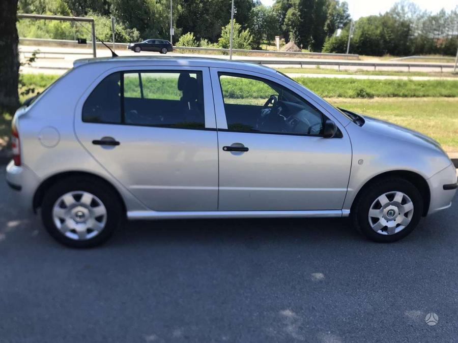 Grey Skoda Fabia 2007 in Alytus, with an engine capacity of 1.42 L and mileage of 273 thousand km for 1499 €, photo 7 on AUTOMOTO.COM.LV