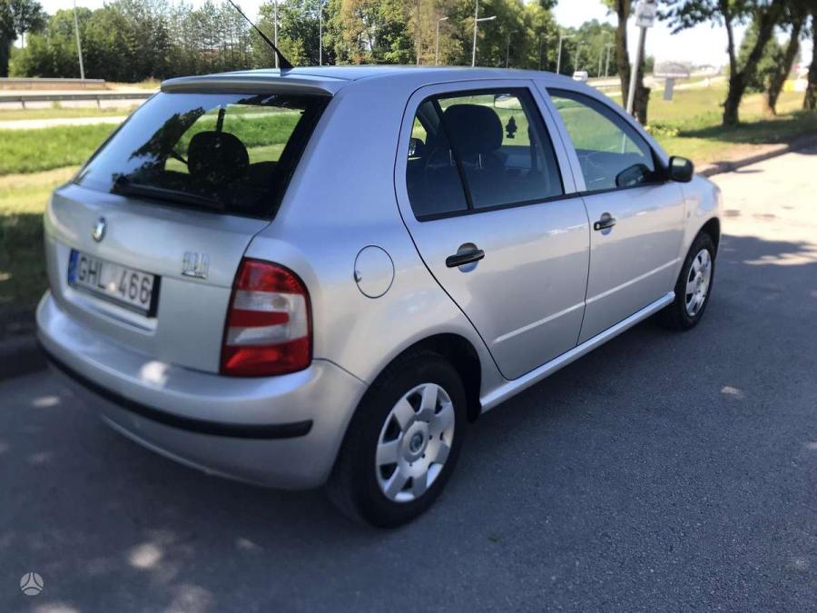 Grey Skoda Fabia 2007 in Alytus, with an engine capacity of 1.42 L and mileage of 273 thousand km for 1499 €, photo 9 on AUTOMOTO.COM.LV