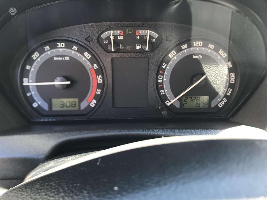 Grey Skoda Fabia 2007 in Alytus, with an engine capacity of 1.42 L and mileage of 273 thousand km for 1499 €, photo 10 on AUTOMOTO.COM.LV