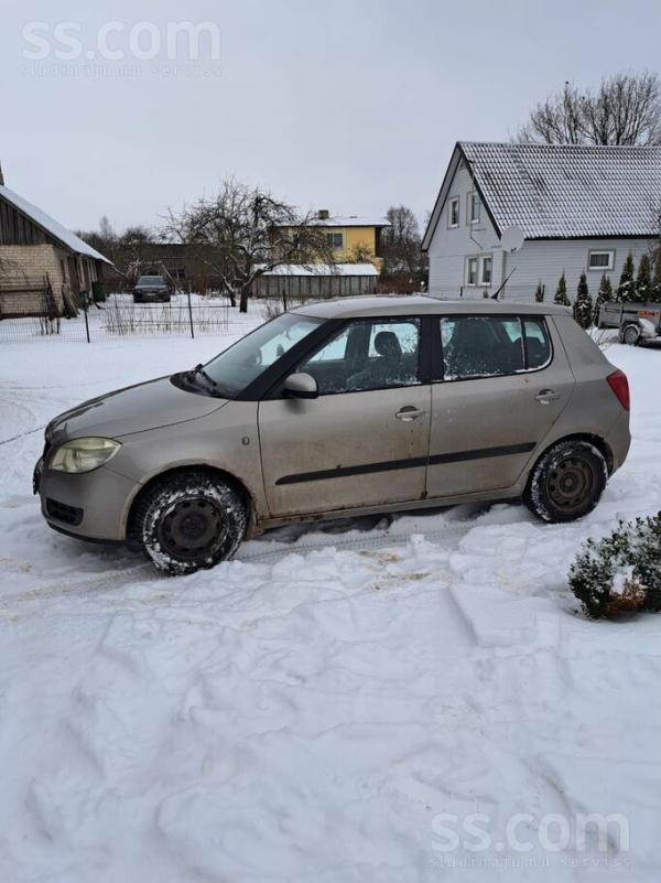 Grey Skoda Fabia 2007 in Valmiera, with an engine capacity of 1.40 L and mileage of 0 thousand km for 500 €, photo 1 on AUTOMOTO.COM.LV