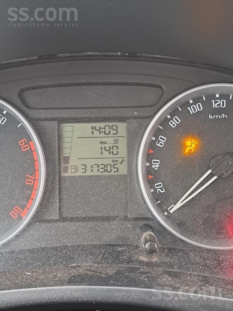 Pelēks Skoda Fabia 2007 Valmiera, ar dzinēja tilpumu 1.40 L un nobraukumu 0 tūkst. km par 500 €, foto 3 vietnē AUTOMOTO.COM.LV