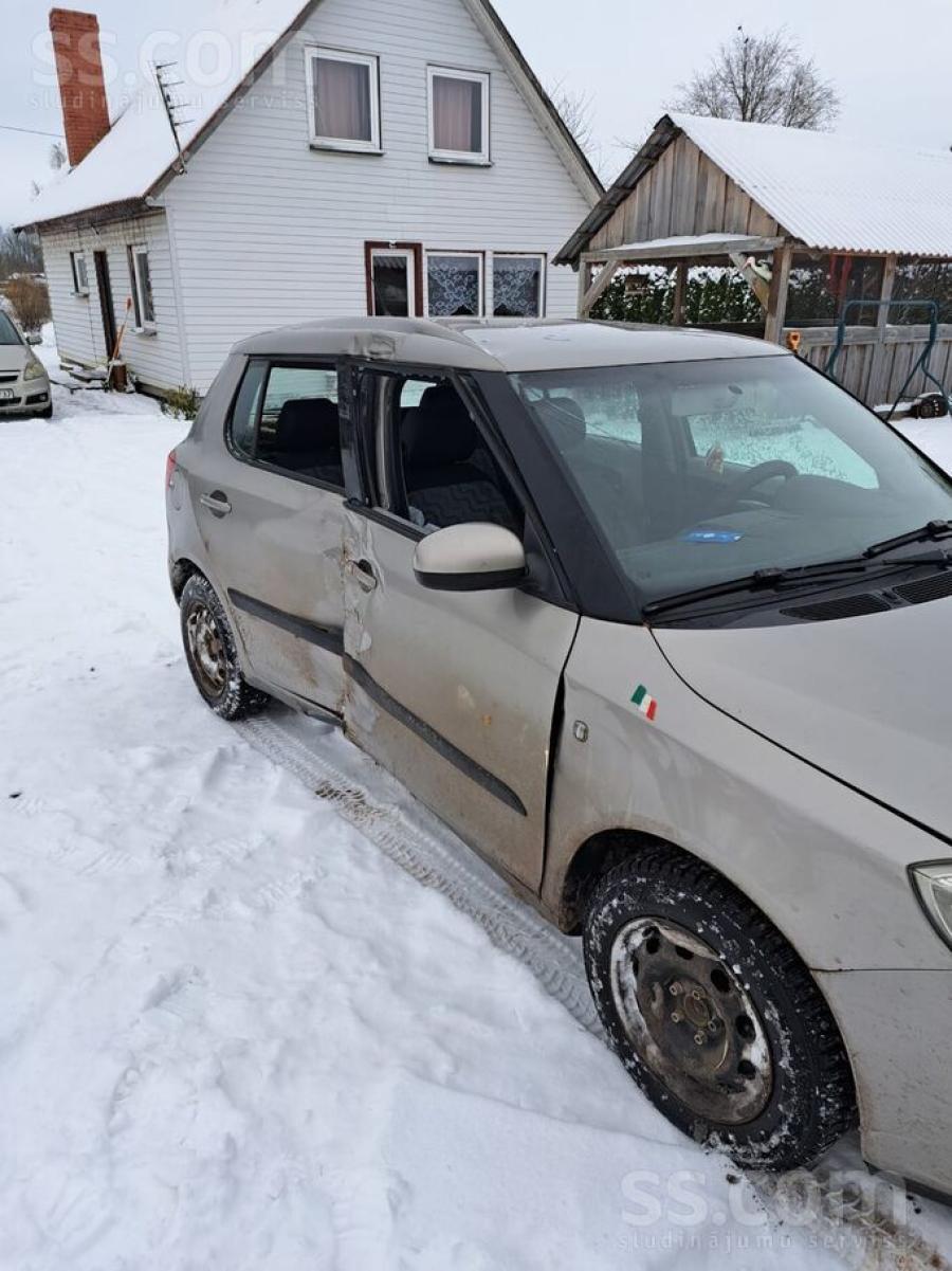 Pelēks Skoda Fabia 2007 Valmiera, ar dzinēja tilpumu 1.40 L un nobraukumu 0 tūkst. km par 500 €, foto 7 vietnē AUTOMOTO.COM.LV