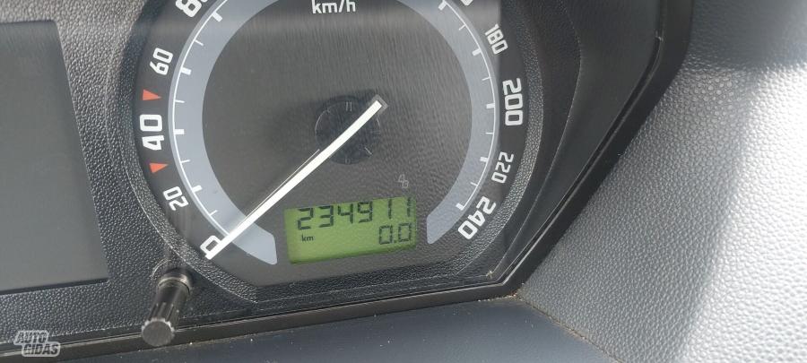 Pelēks Skoda Fabia 2007 Viļņa, ar dzinēja tilpumu 1.40 L un nobraukumu 240 tūkst. km par 1650 €, foto 11 vietnē AUTOMOTO.COM.LV