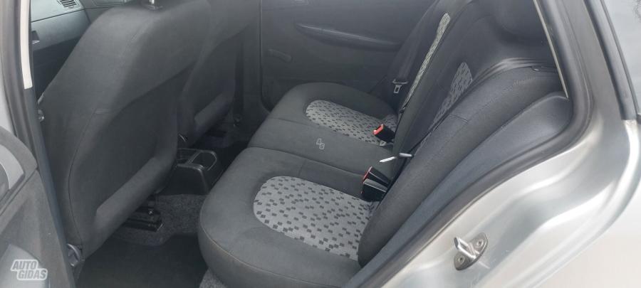 Pelēks Skoda Fabia 2007 Viļņa, ar dzinēja tilpumu 1.40 L un nobraukumu 240 tūkst. km par 1650 €, foto 16 vietnē AUTOMOTO.COM.LV