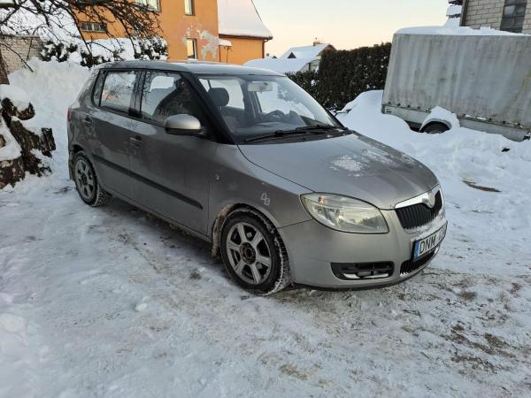 Grey Skoda Fabia 2008 in Telschi, with an engine capacity of 1.40 L and mileage of 302 thousand km for 1199 €, photo 3 on AUTOMOTO.COM.LV