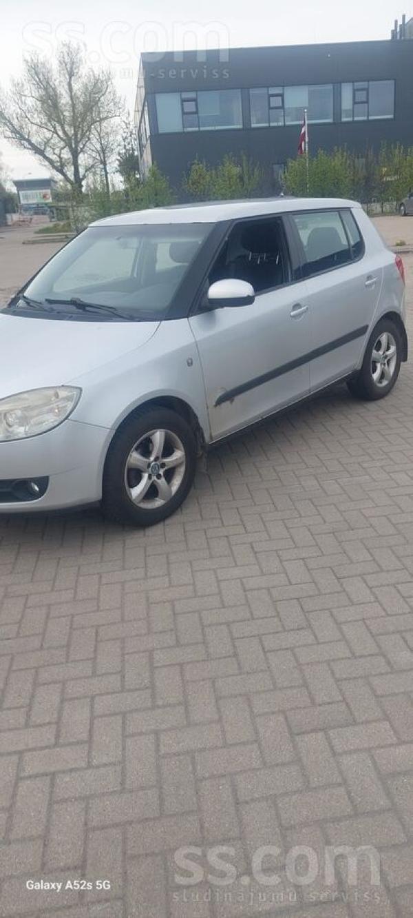 Grey Skoda Fabia 2008 in Riga, with an engine capacity of 1.40 L and mileage of 310 thousand km for 1450 €, photo 4 on AUTOMOTO.COM.LV