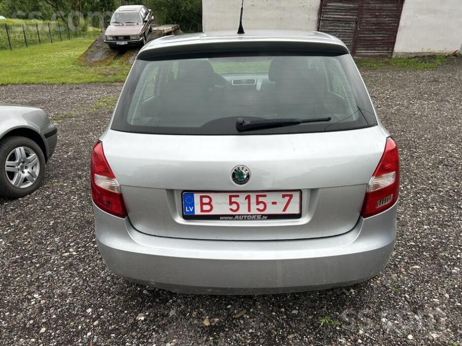 Pelēks Skoda Fabia 2008 Limbaži, ar dzinēja tilpumu 1.40 L un nobraukumu 306 tūkst. km par 2550 €, foto 6 vietnē AUTOMOTO.COM.LV