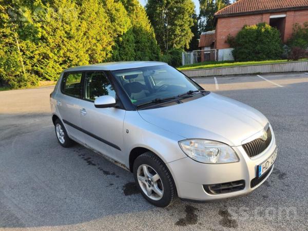 Grey Skoda Fabia 2008 in Riga, with an engine capacity of 1.40 L and mileage of 250 thousand km for 1250 €, photo 2 on AUTOMOTO.COM.LV