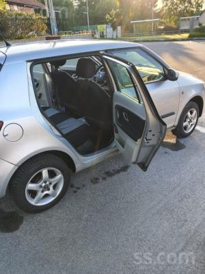 Grey Skoda Fabia 2008 in Riga, with an engine capacity of 1.40 L and mileage of 250 thousand km for 1250 €, photo 6 on AUTOMOTO.COM.LV