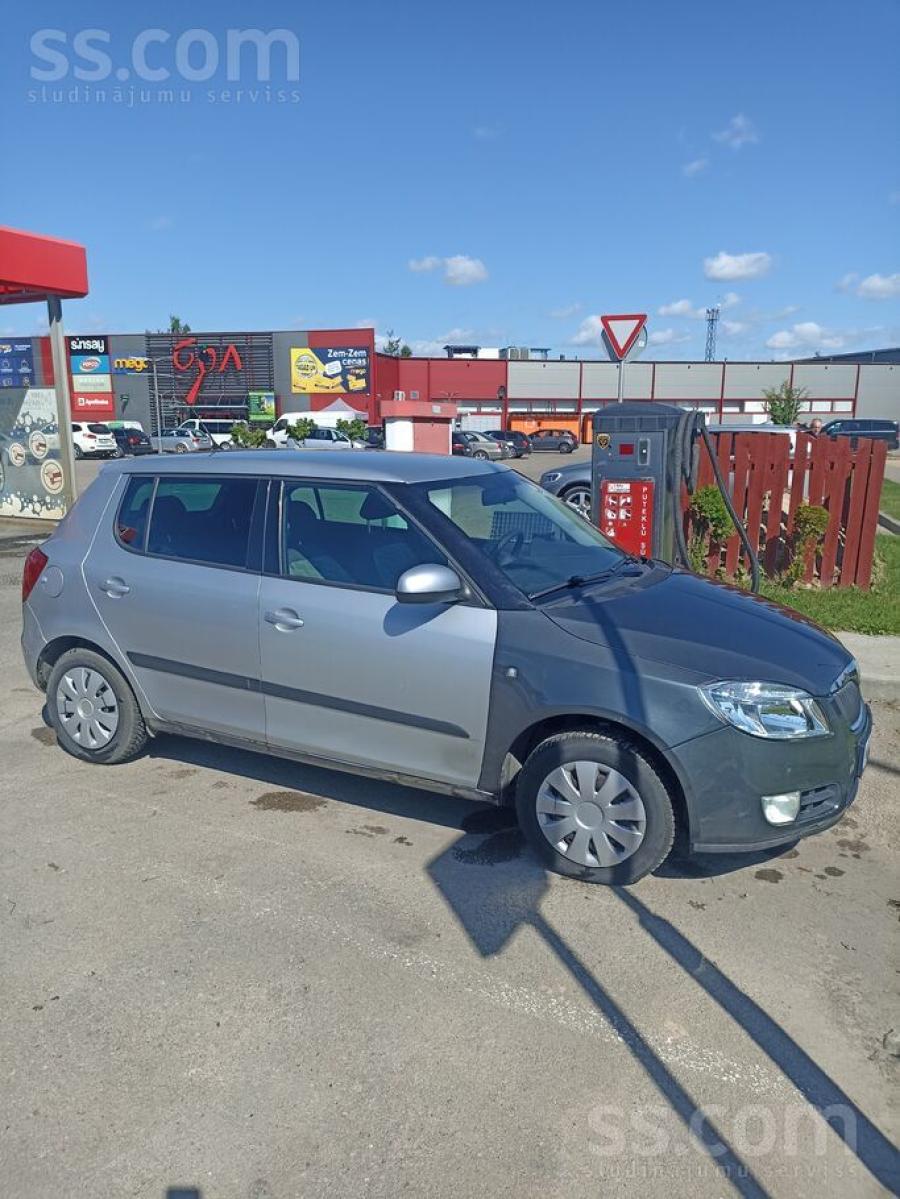 Pelēks Skoda Fabia 2008 Daugavpils, ar dzinēja tilpumu 1.40 L un nobraukumu 0 tūkst. km par 1800 €, foto 4 vietnē AUTOMOTO.COM.LV