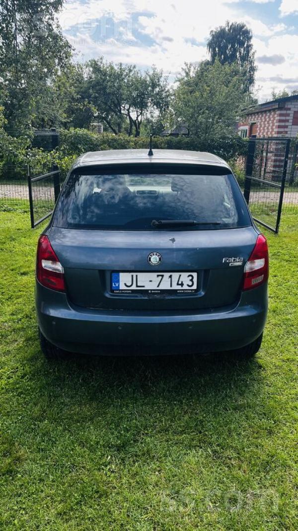 Pelēks Skoda Fabia 2008 Rīga, ar dzinēja tilpumu 1.90 L un nobraukumu 305 tūkst. km par 1400 €, foto 3 vietnē AUTOMOTO.COM.LV