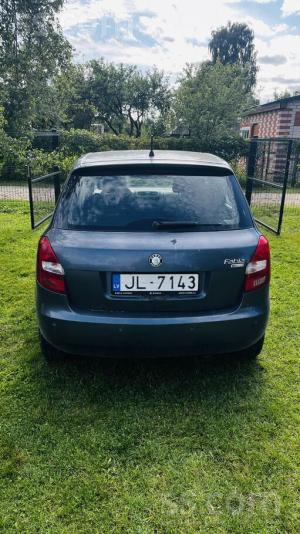 Pelēks Skoda Fabia 2008 Rīga, ar dzinēja tilpumu 1.90 L un nobraukumu 305 tūkst. km par 1400 €, foto 3 vietnē AUTOMOTO.COM.LV