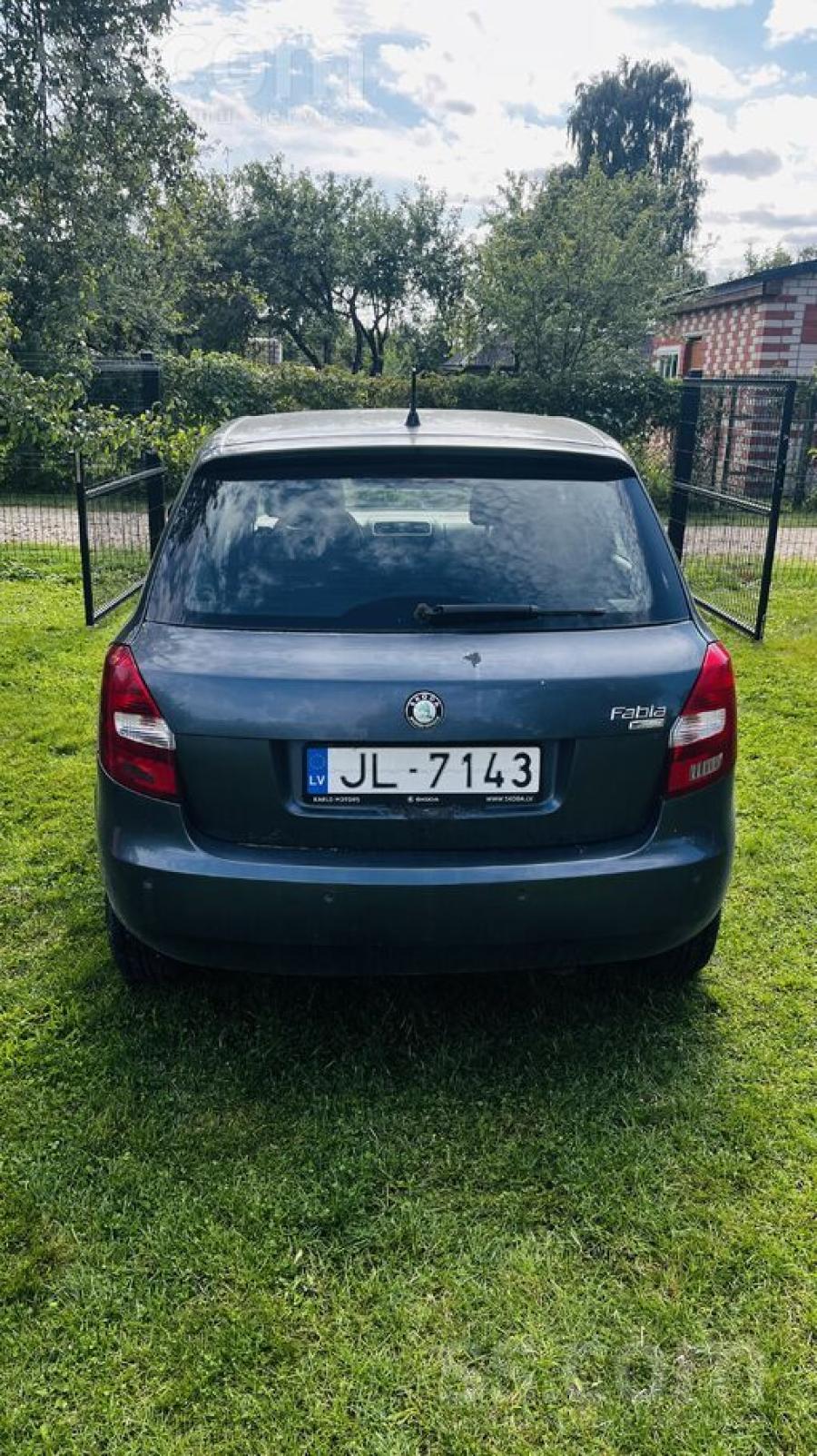 Pelēks Skoda Fabia 2008 Rīga, ar dzinēja tilpumu 1.90 L un nobraukumu 305 tūkst. km par 1400 €, foto 3 vietnē AUTOMOTO.COM.LV
