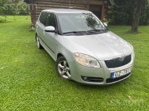 Grey Skoda Fabia 2008 in Ludza, with an engine capacity of 1.90 L and mileage of 430 thousand km for 1750 €, photo 4 on AUTOMOTO.COM.LV