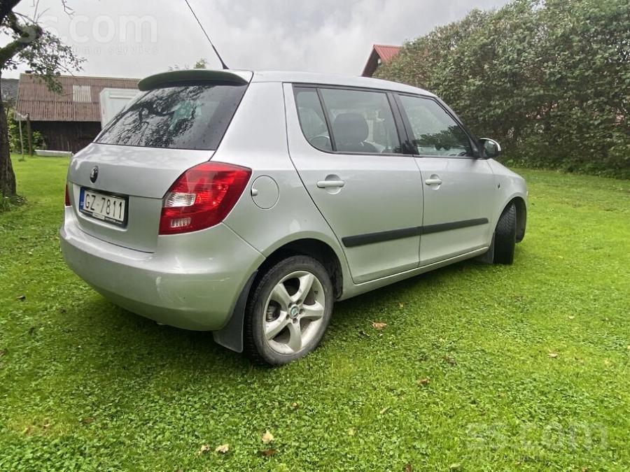 Grey Skoda Fabia 2008 in Ludza, with an engine capacity of 1.90 L and mileage of 430 thousand km for 1750 €, photo 5 on AUTOMOTO.COM.LV