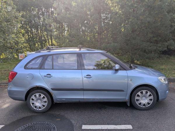 Skoda Fabia 2008 Viļņa vietnē Pelēks Skoda Fabia 2008 Viļņa, ar dzinēja tilpumu 1.39 L un nobraukumu 190 tūkst. km par 1050 €, foto 3 vietnē AUTOMOTO.COM.LV