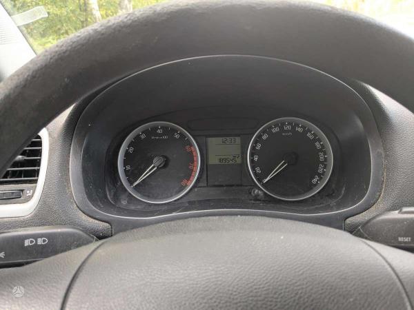 Skoda Fabia 2008 Viļņa vietnē Pelēks Skoda Fabia 2008 Viļņa, ar dzinēja tilpumu 1.39 L un nobraukumu 190 tūkst. km par 1050 €, foto 10 vietnē AUTOMOTO.COM.LV